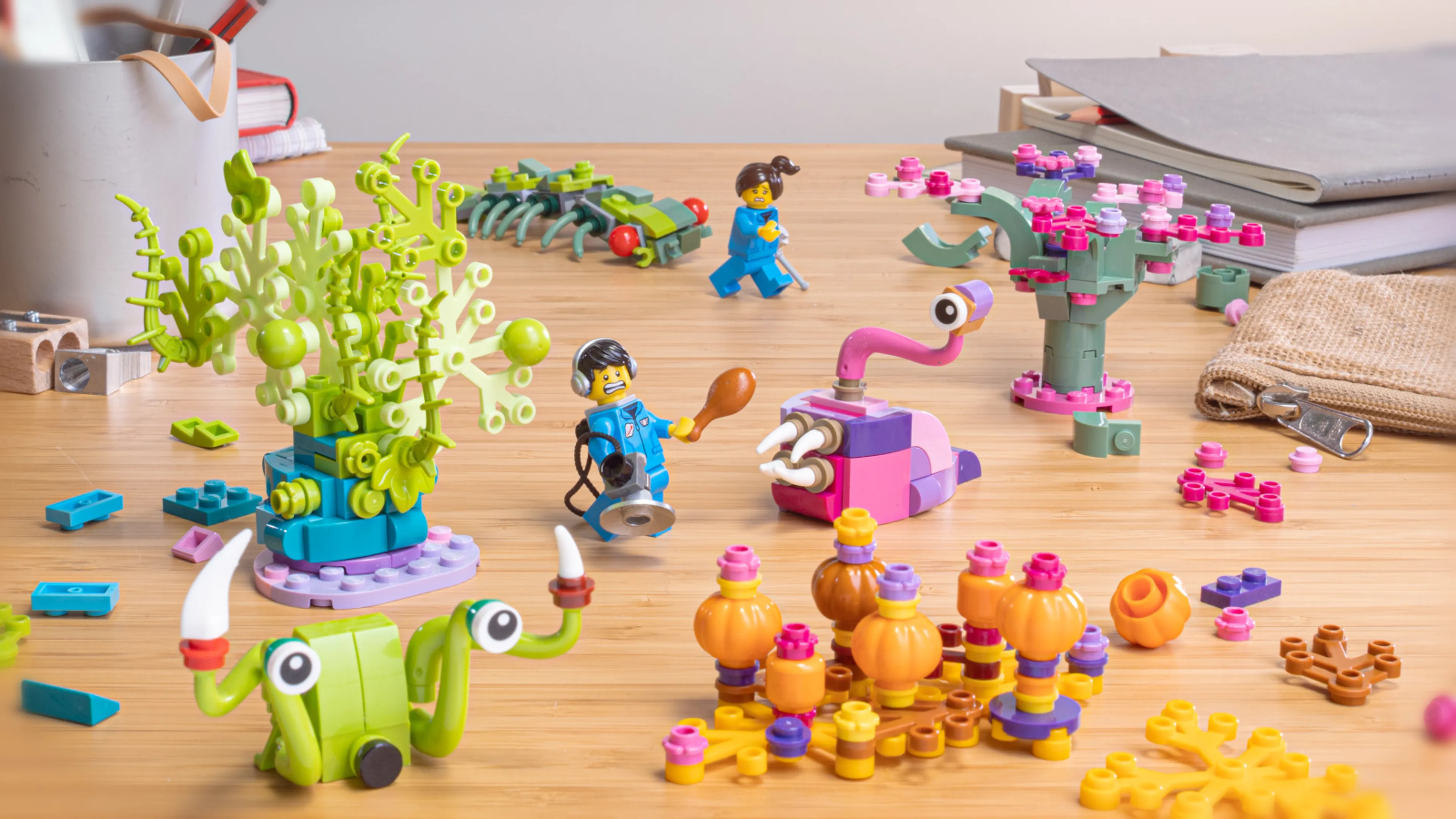 Explore an alien planet | LEGO.com for families