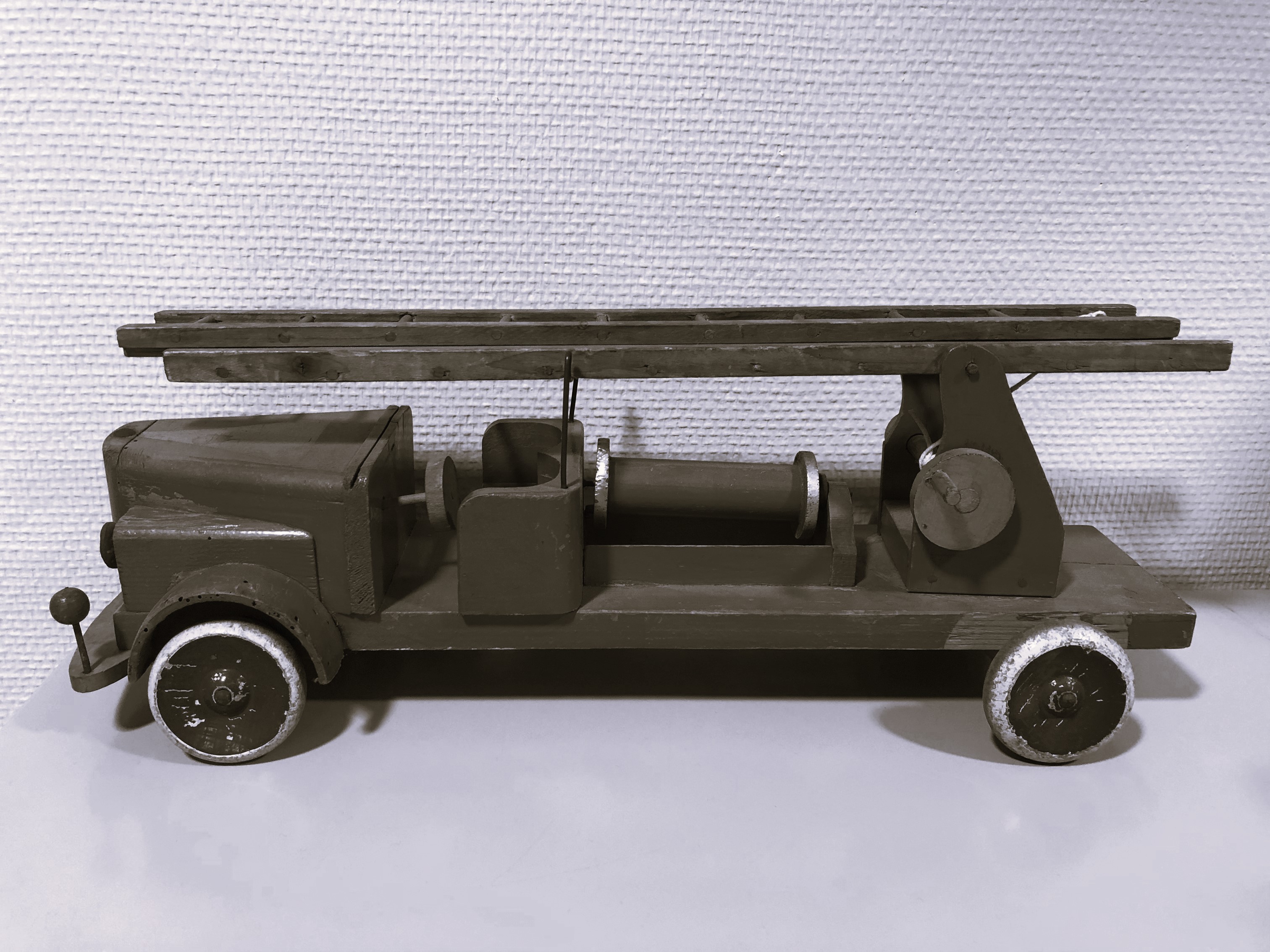 Fire Truck with Roll Up Ladder | LEGO® History | LEGO.com FR