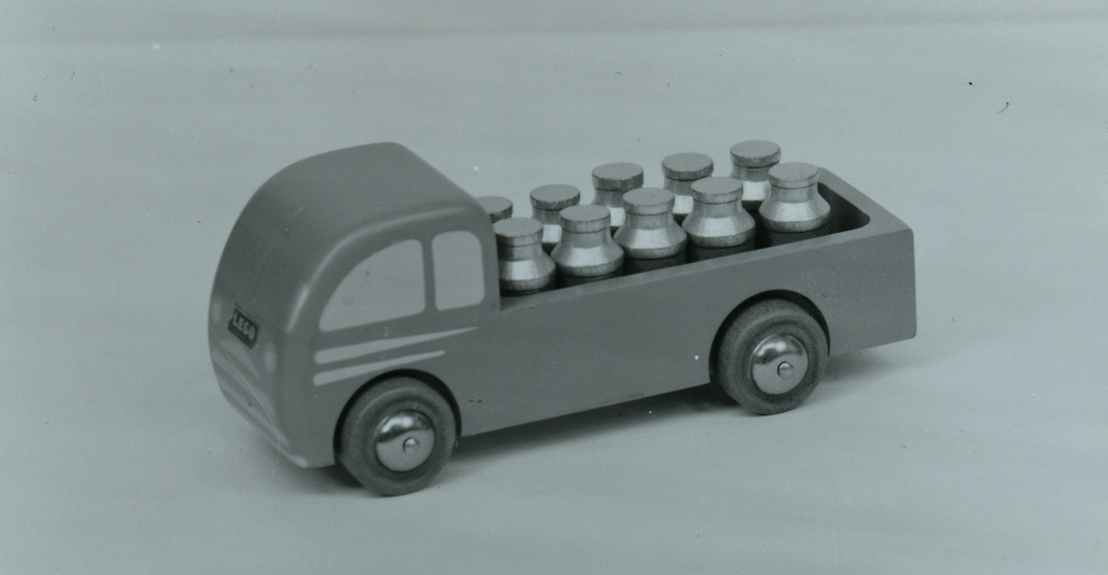 Truck with Milk Cans | LEGO® History | LEGO.com PT