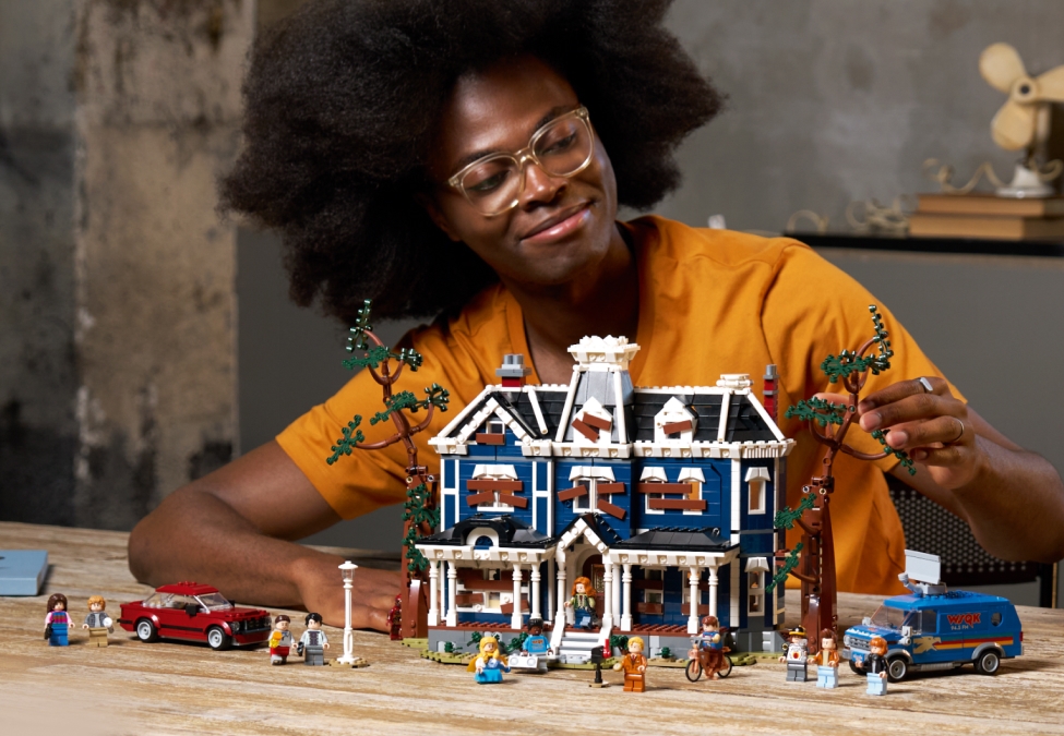 Explore the New LEGO® Stranger Things Creel House – If You Dare ...