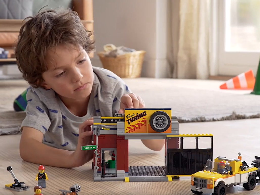 Tuning Workshop 60258 | City | Buy online at the Official LEGO® Shop US