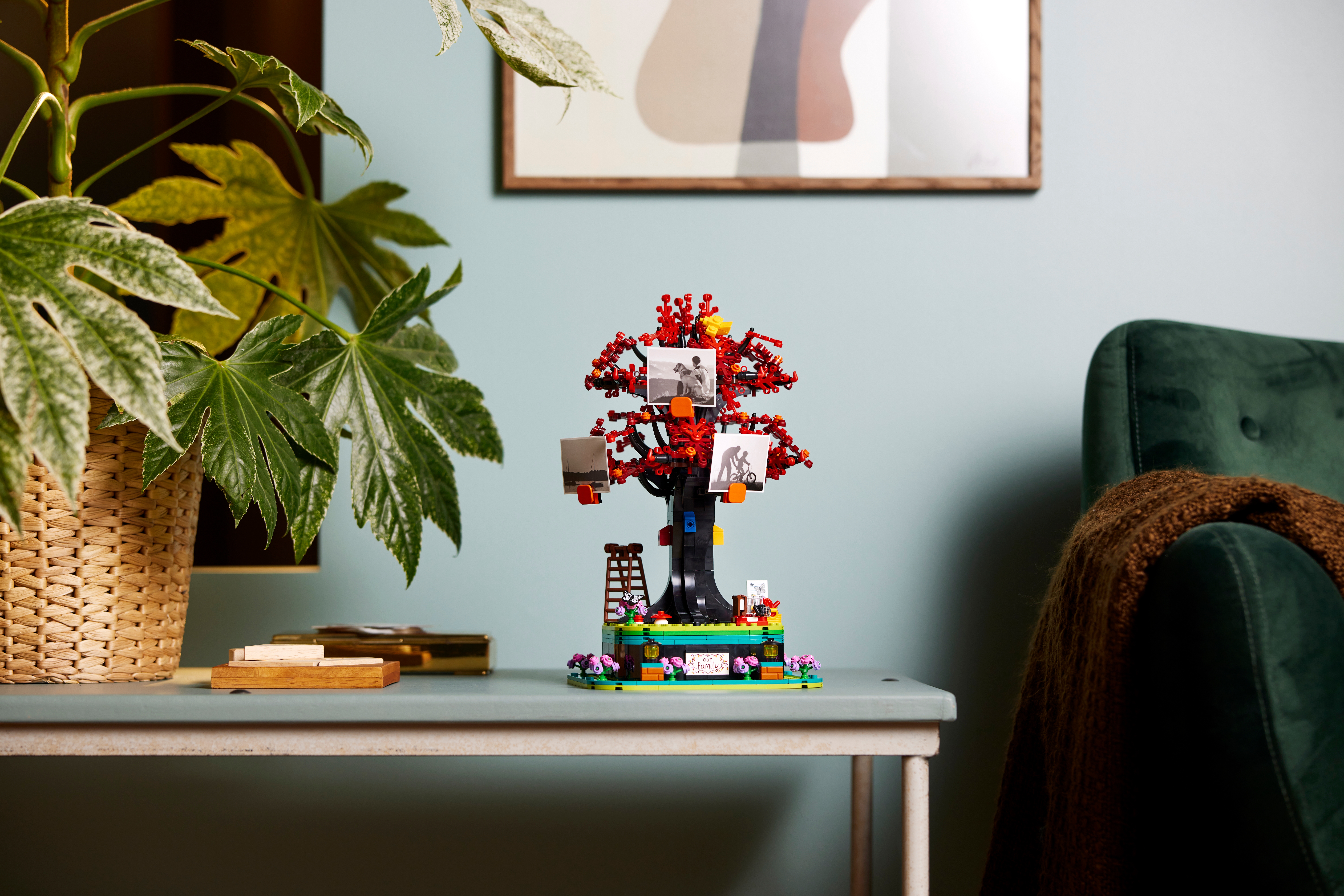 How to make your own family tree | Official LEGO® IN