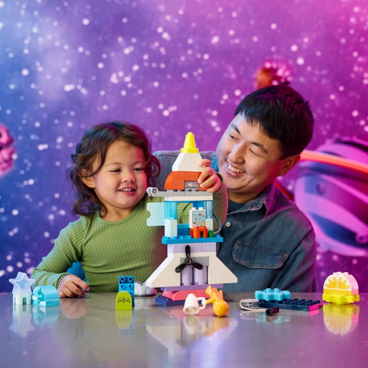 Why playing with LEGO® DUPLO® bricks is a great activity for toddlers | Official LEGO® Shop AU