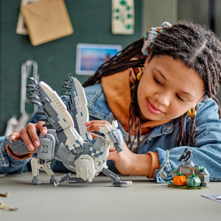 Bring Harry Potter™ creatures to life with LEGO® sets | Official LEGO® SA