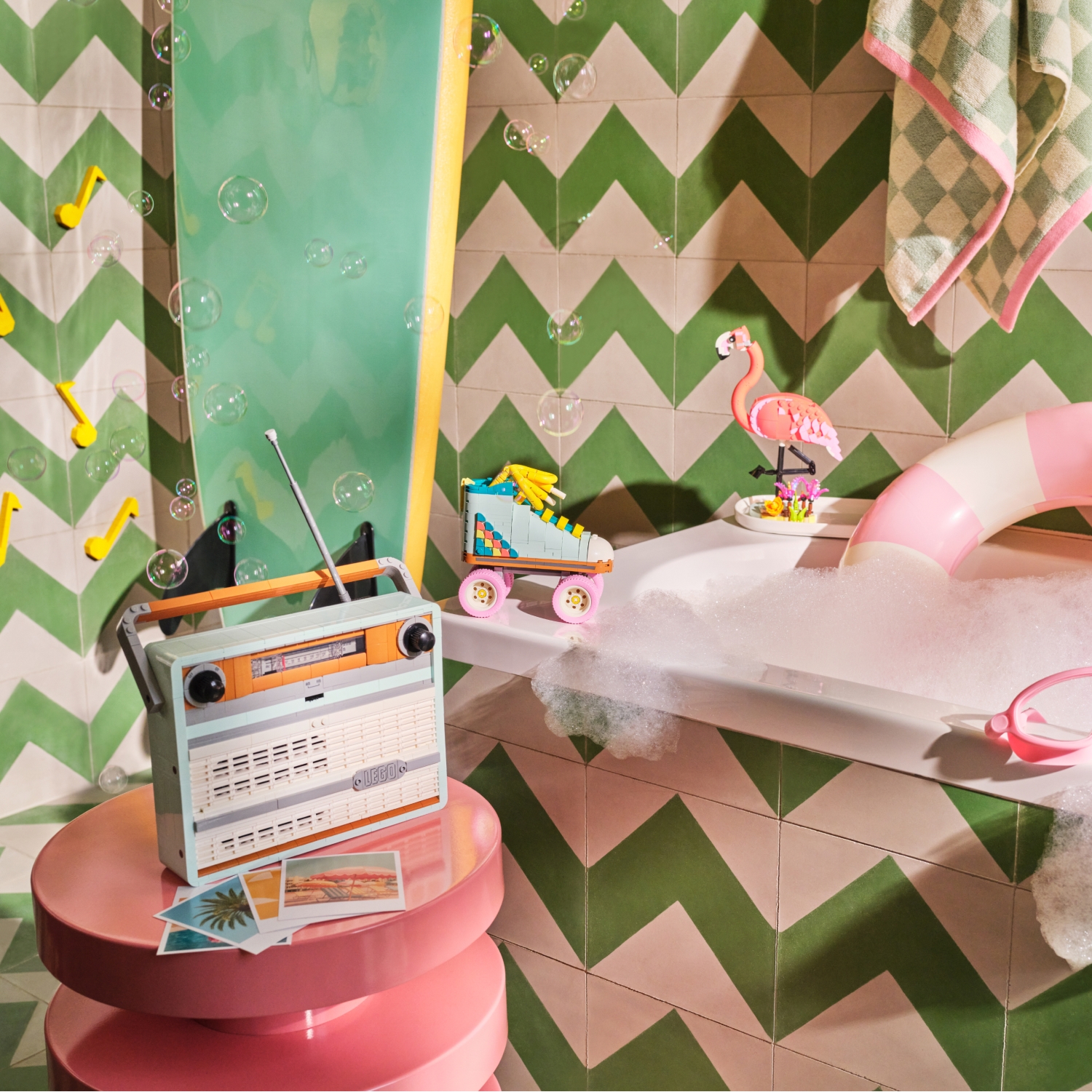 How to Style a Retro Bathroom with Aesthetic LEGO® Sets | Official LEGO ...