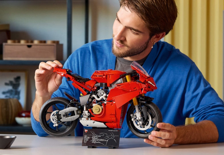 The 10 Best LEGO® Motorcycle Toys For Kids and Adults | Official LEGO ...