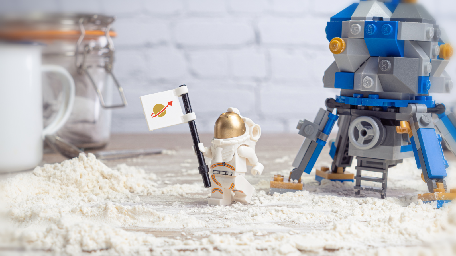 Make your own moon landing | Official LEGO® Shop US