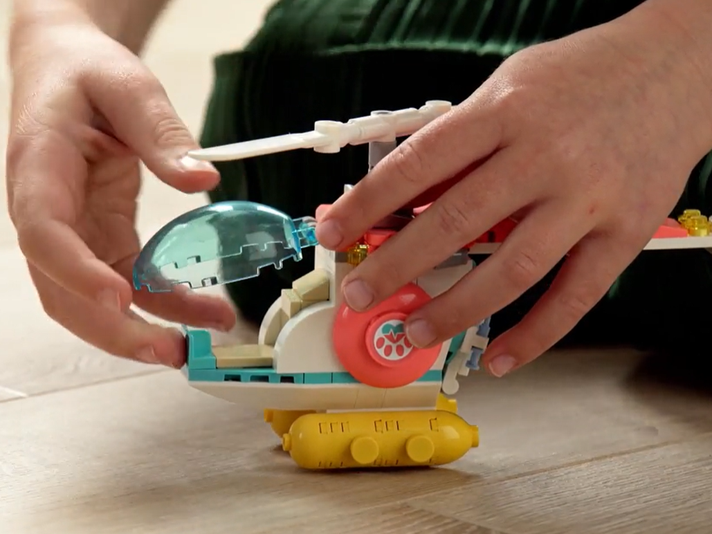 Vet Clinic Rescue Helicopter 41692 | Friends | Buy online at the ...