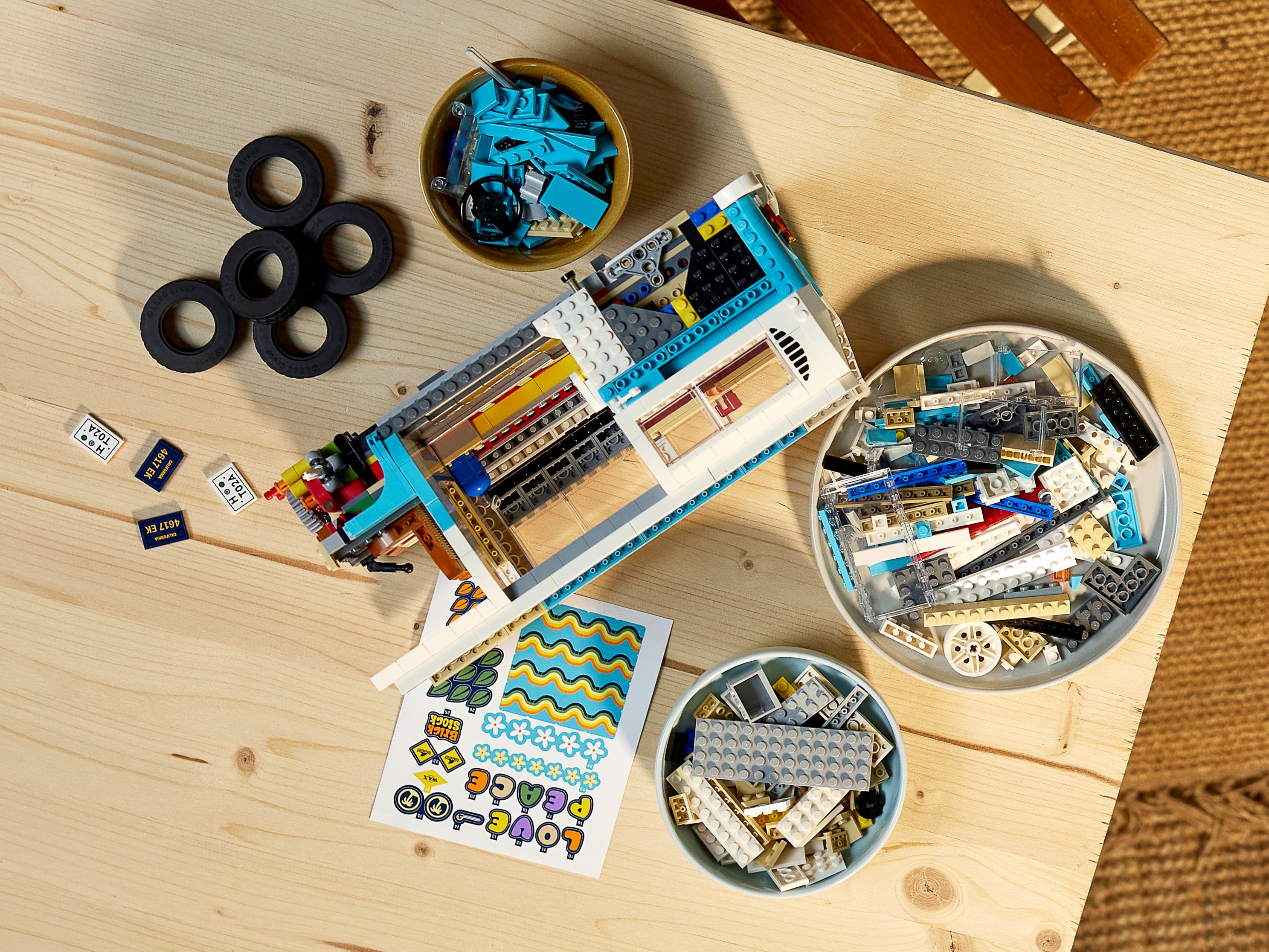 폭스바겐 T2 캠퍼밴 10279 | 레고® Icons | LEGO® Shop KR