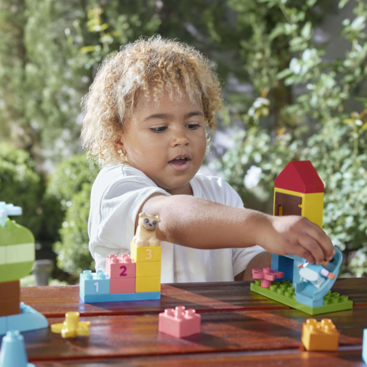 How to Encourage Free and Unstructured Play | Official LEGO® Shop CA