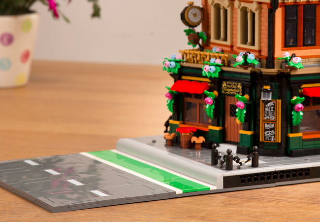 How to Make Curbs for Your Modular City | Official LEGO® Shop US