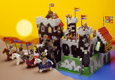 does lego make custom sets