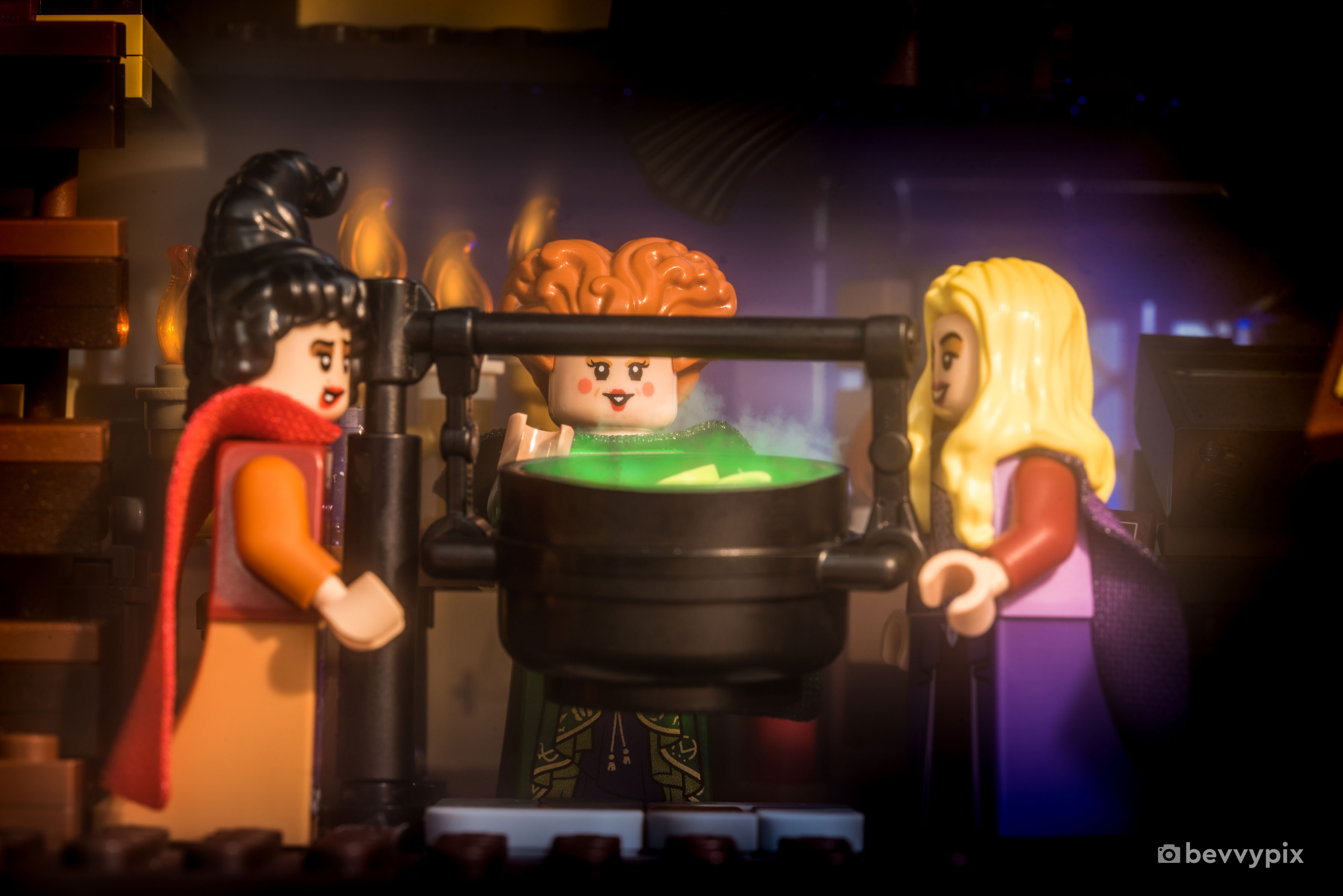 Recreate the best scenes from Hocus Pocus with the LEGO® Ideas set ...
