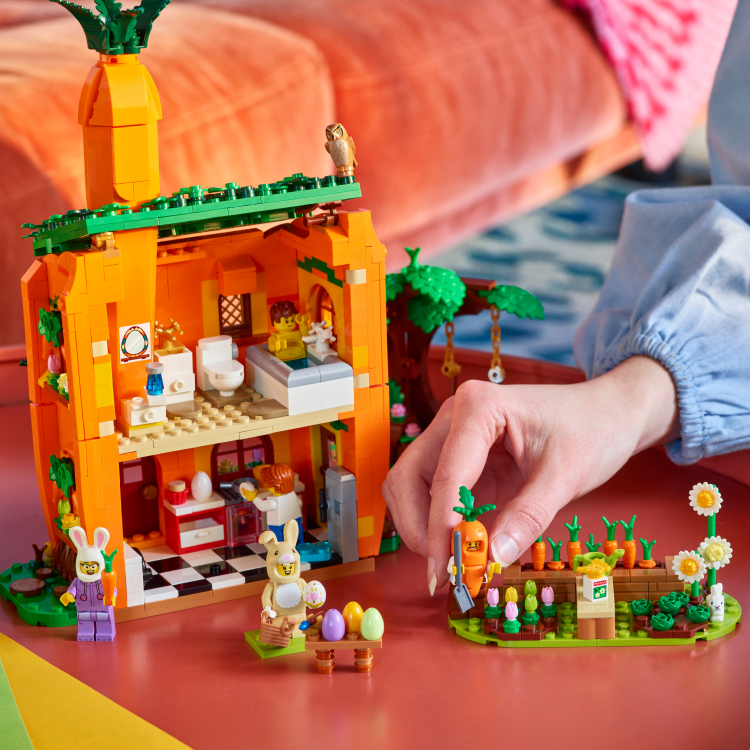 Build a cozy LEGO® carrot cottage | LEGO.com CN