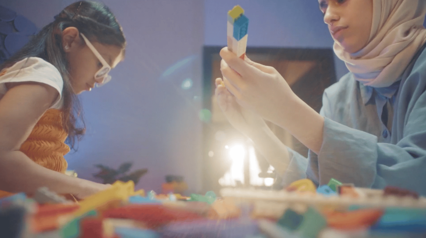 Meet the inventive sisters building a better world | Official LEGO® Shop LV