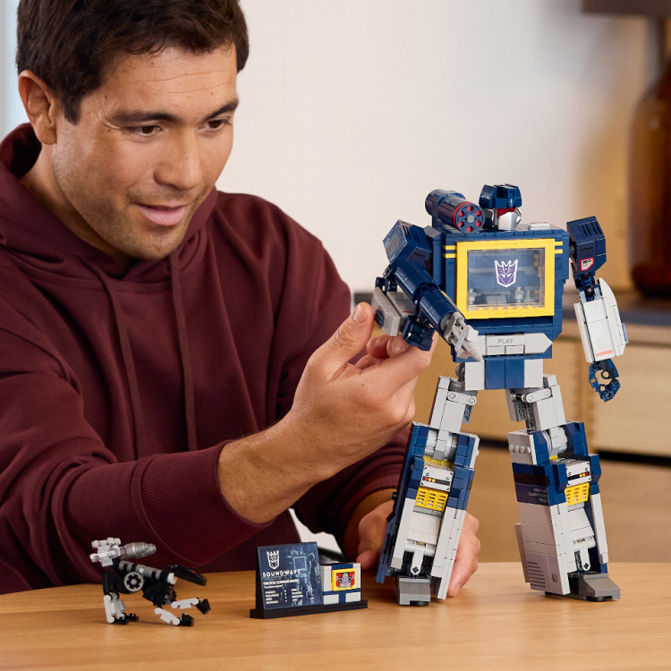 Meet the first Decepticons in the LEGO® Icons Transformers line-up ...