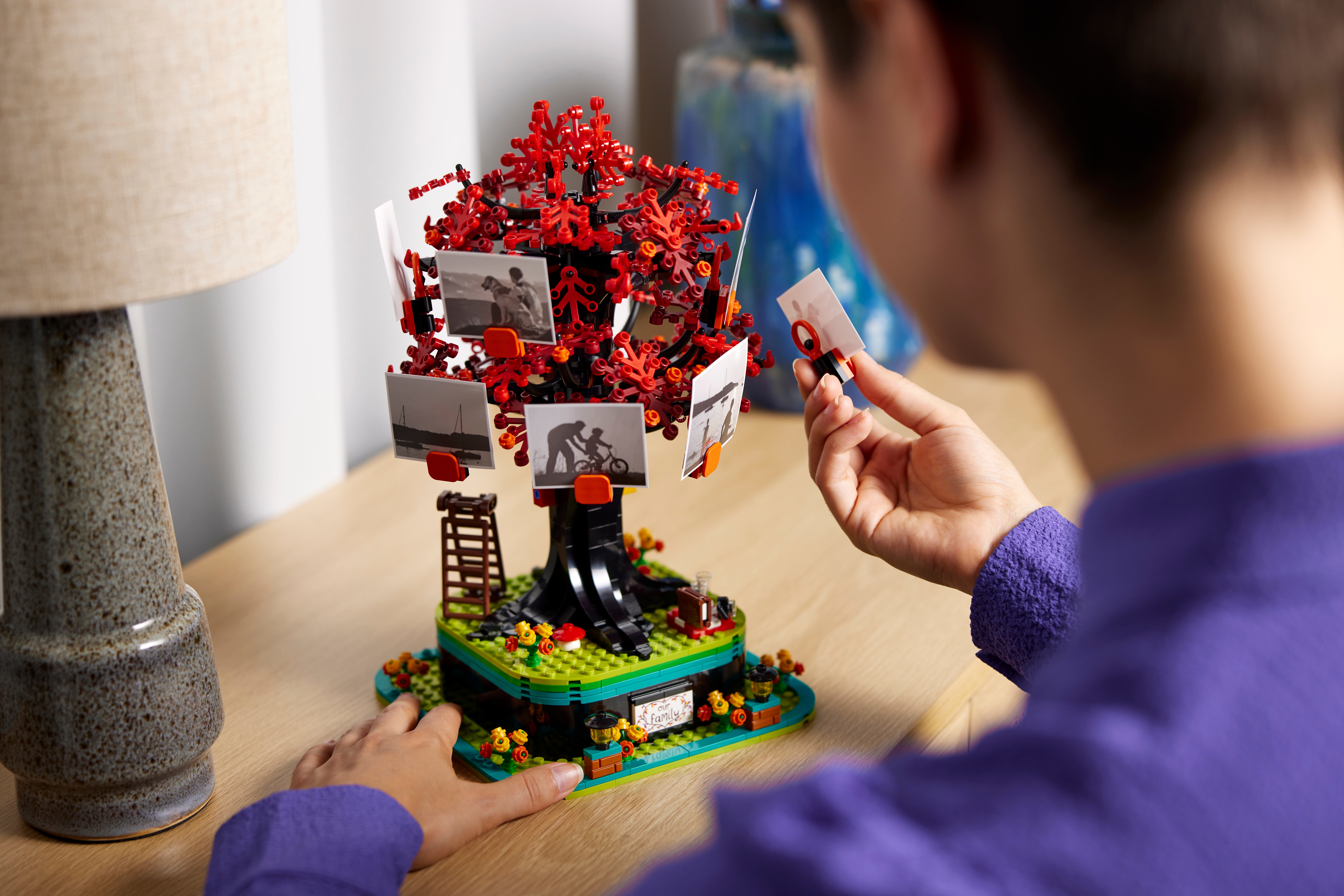 How to make your own family tree | Official LEGO® TW