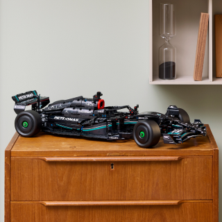 A Look at the LEGO® Technic™ set Mercedes-AMG F1 W14 E Performance ...