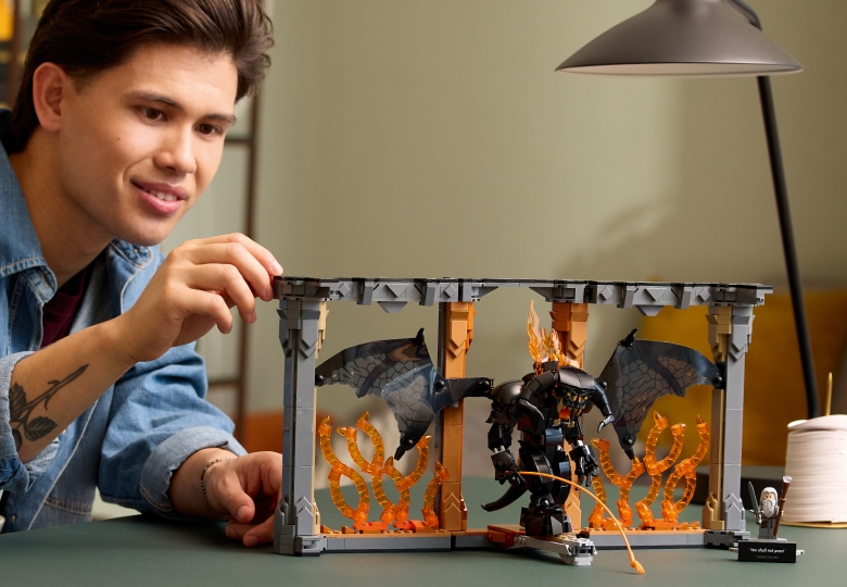 Delve into the LEGO® Icons The Lord of the Rings: Balrog™ Book Nook ...