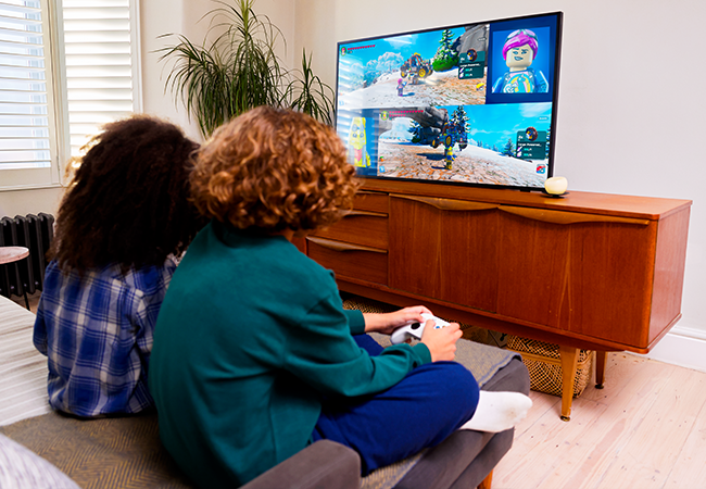 Split-screen is now available in LEGO® Fortnite® | Official LEGO® Shop US