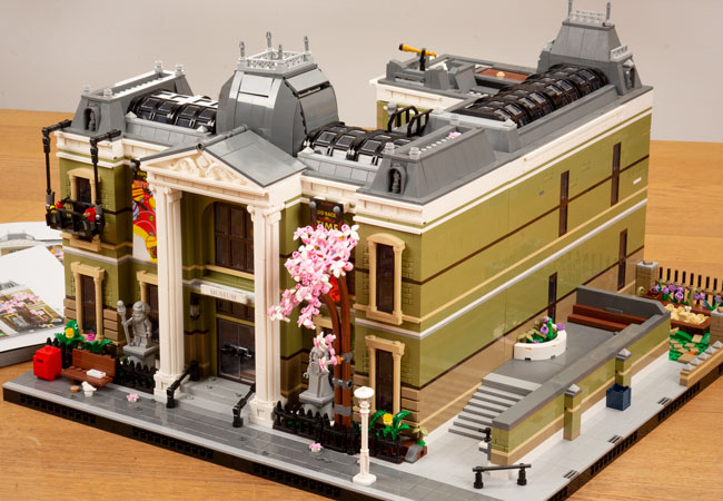 How to Customize the LEGO® Natural History Museum | Official LEGO® Shop MY