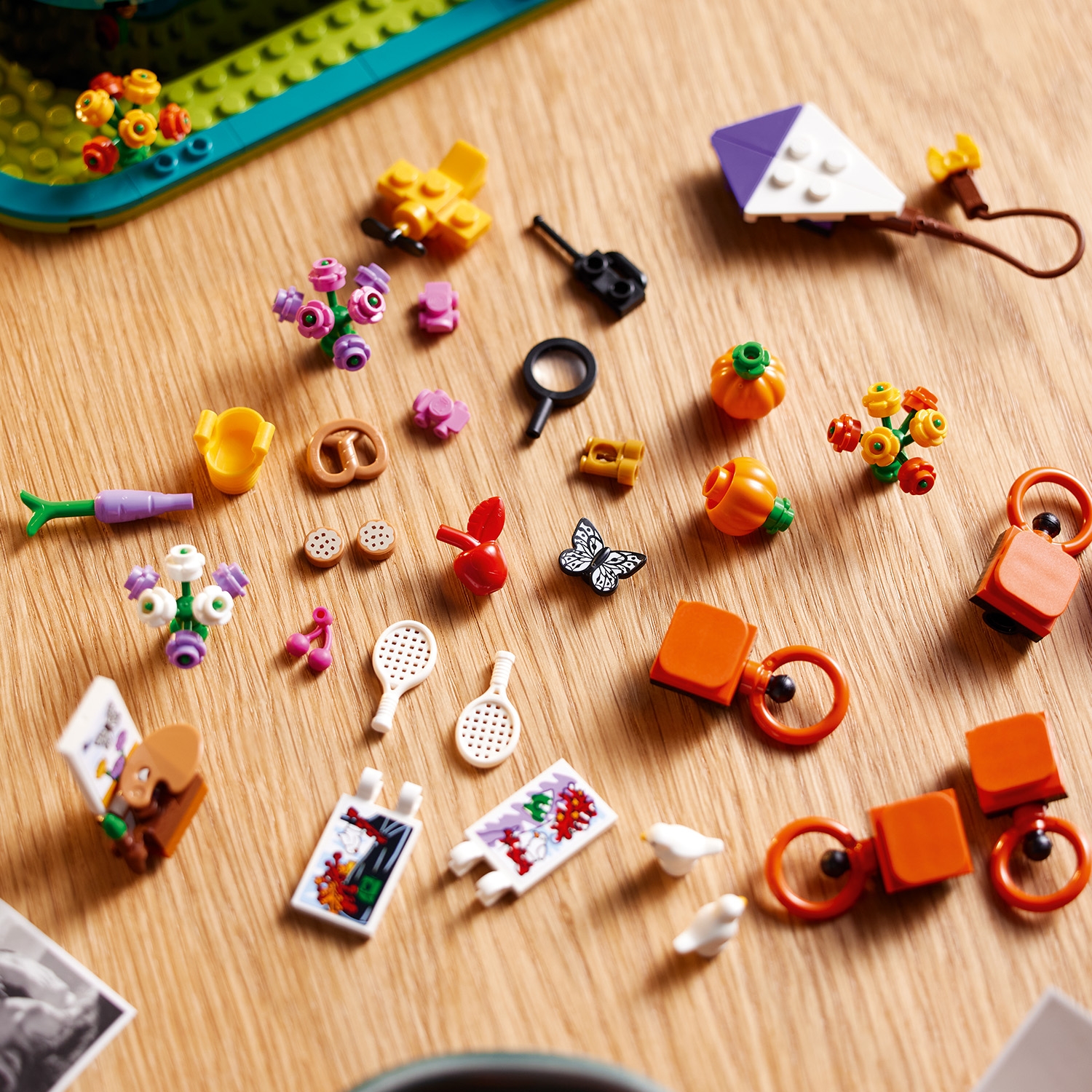 How to make your own family tree | Official LEGO® IN